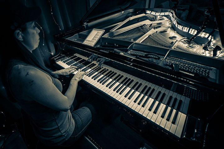 Holly Bowling Tour Dates 2020, Concert Tickets & Live Streams | Bandsintown