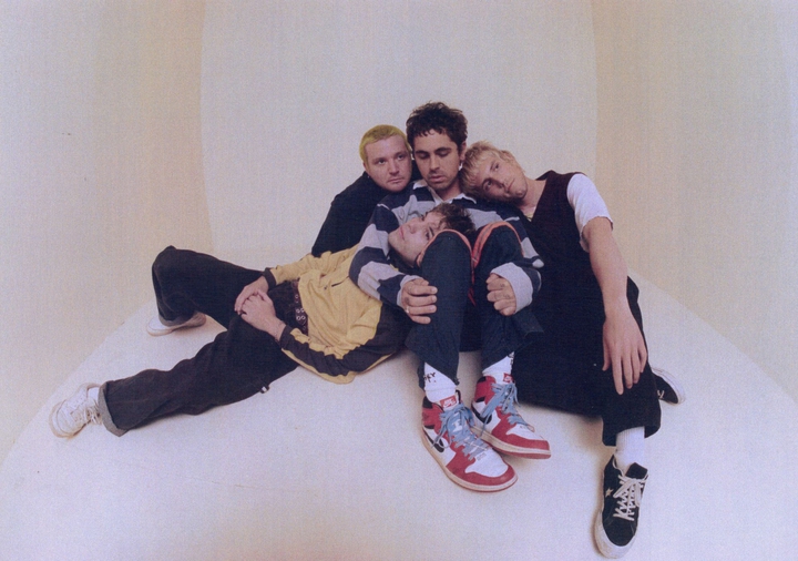 Hunny Tour Dates, Concert Tickets, & Live Streams