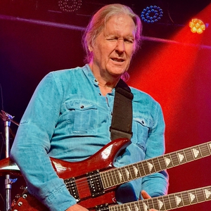 Randy Jackson of Zebra Metairie Entradas, Hurricanes Sports Bar 12 de ...