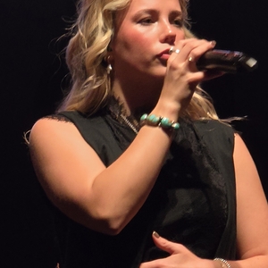 Avery Anna Concerts & Live Tour Dates: 2025-2026 Tickets | Bandsintown