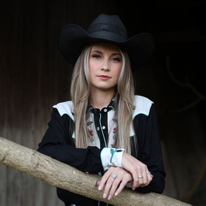 Kaylyn Sahs Concerts & Live Tour Dates: 2025-2026 Tickets | Bandsintown