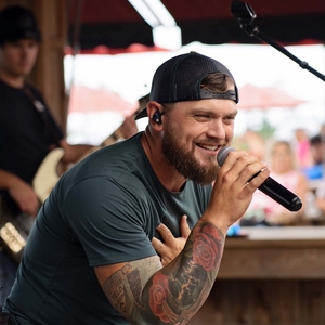 Brandon DavisThe Woodlands チケット, Dosey Doe Big Barn2025年8月9日 | Bandsintown